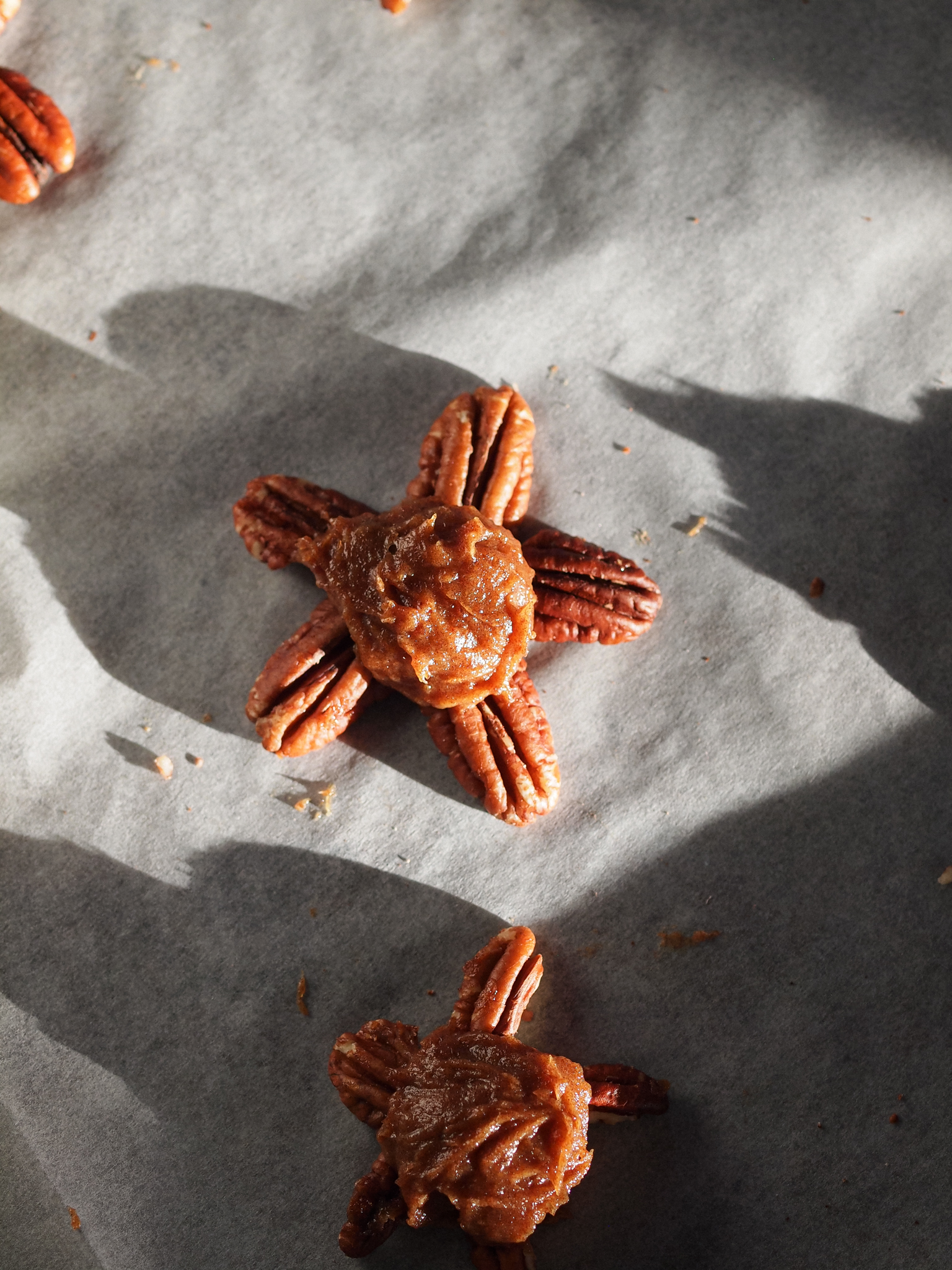 Healthy Vegan Chocolate Turtles (Refined Sugar Free Candy) - baking me ...