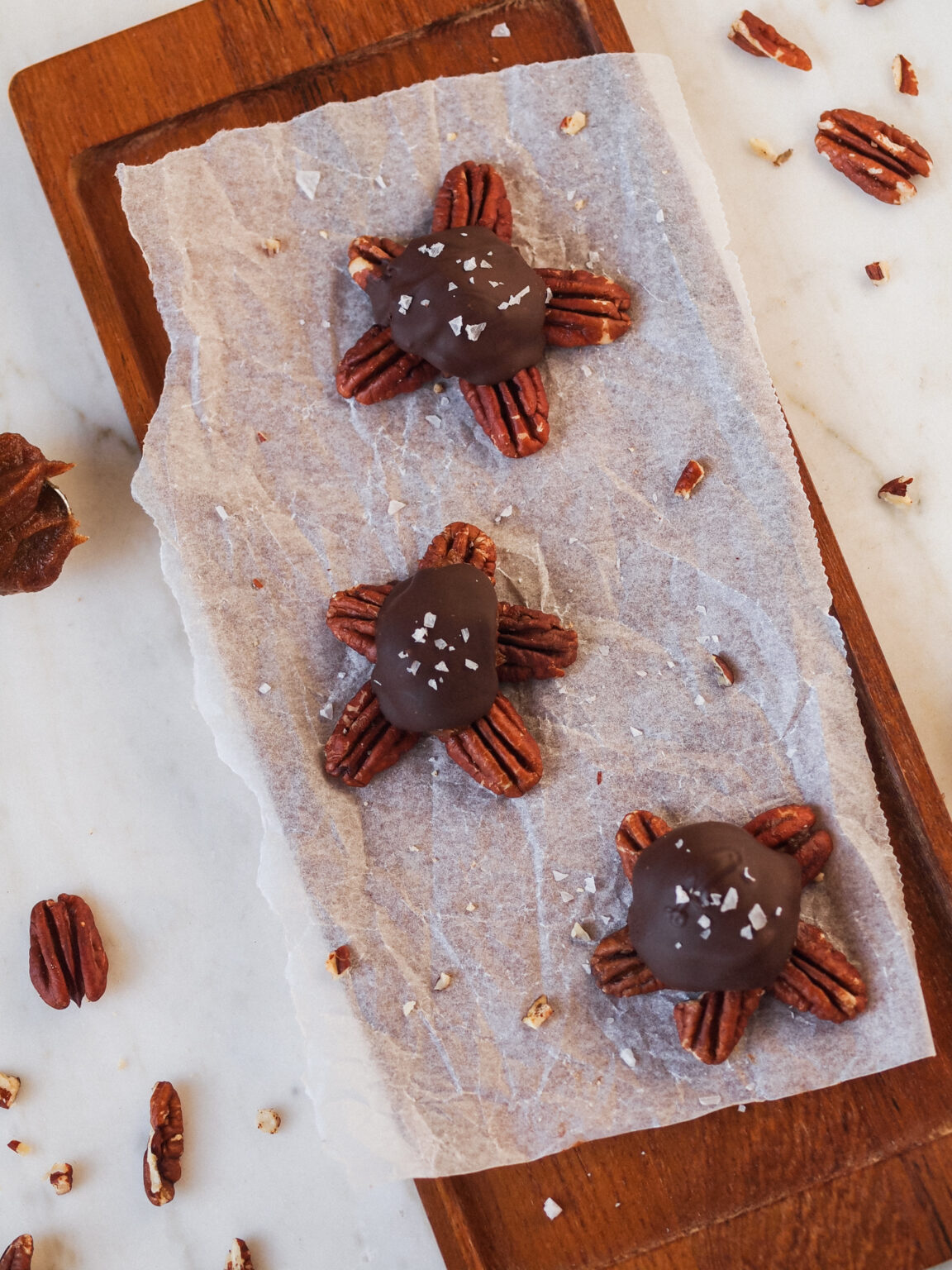Healthy Vegan Chocolate Turtles (Refined Sugar Free Candy) - baking me ...